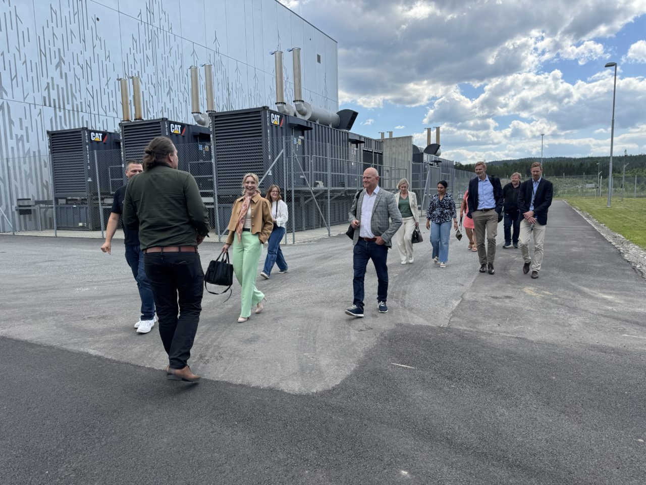 - Datasentre kan hindre strømkrise. Karianne Tung fikk høre ...